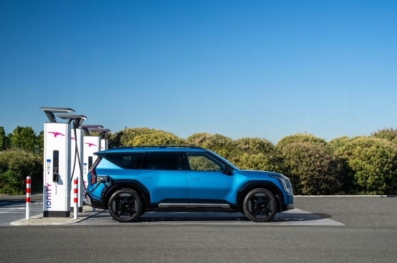 KIA INTRODUCES SEAMLESS EV CHARGING TECHNOLOGY PLUG&CHARGE - Kia Media Site