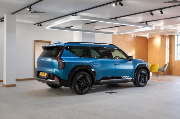 KIA OPENS NEW STATE-OF-THE-ART TECHNICAL TRAINING ACADEMY IN DERBY