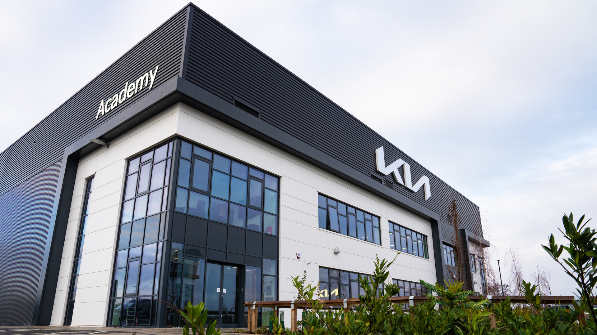 KIA OPENS NEW STATE-OF-THE-ART TECHNICAL TRAINING ACADEMY IN DERBY ...